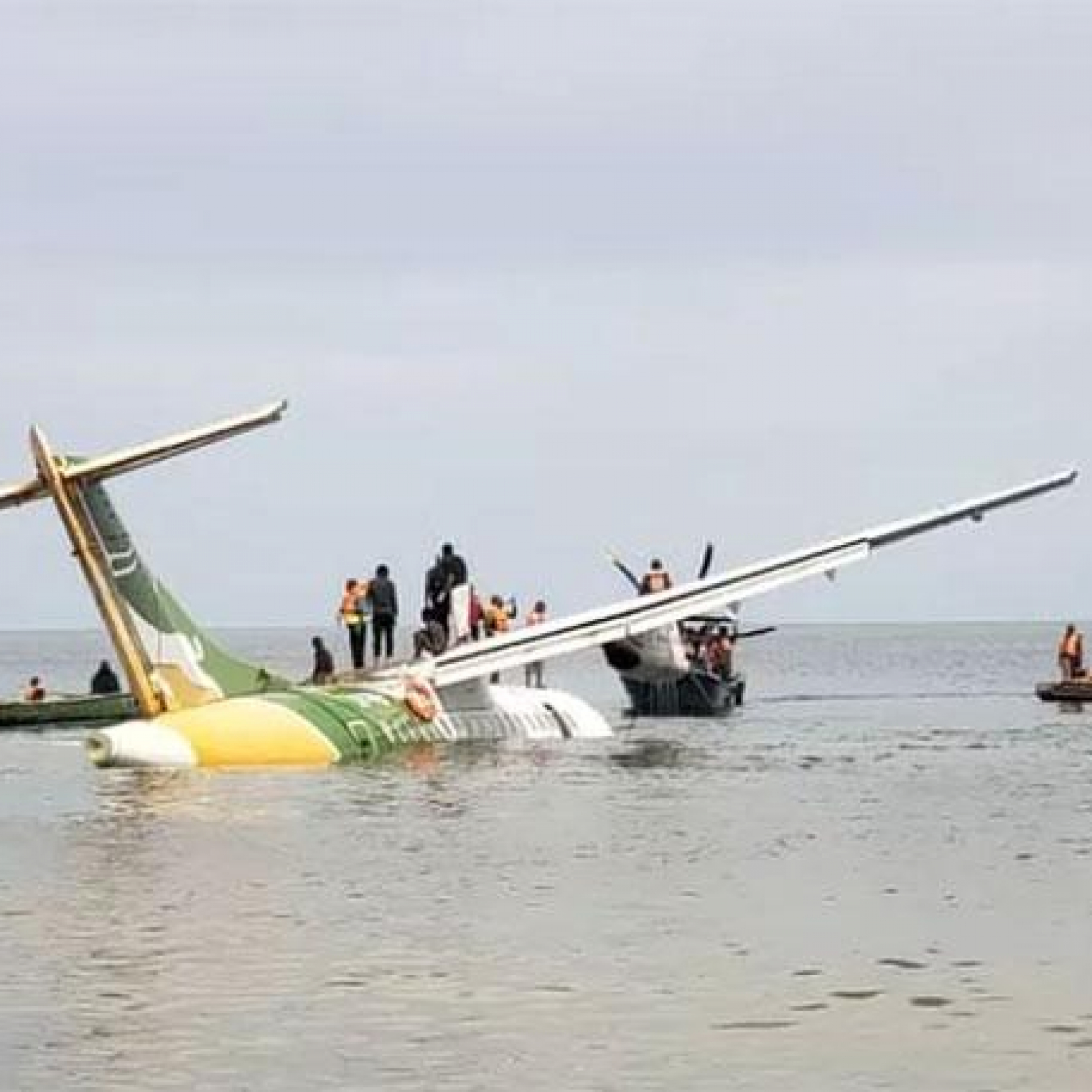 Tanzanian Precision Air plane crashes into Lake Victoria